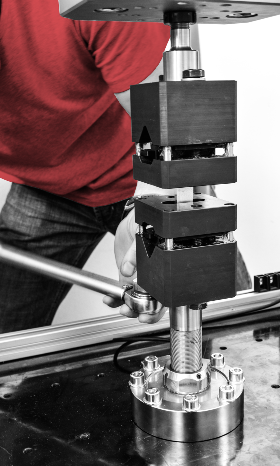 Maintenance specialists for mechanical test facilities - STEP Lab